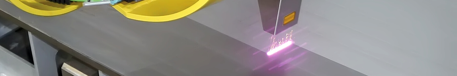 Cleaning molds - gently removing residues with cleanLASER