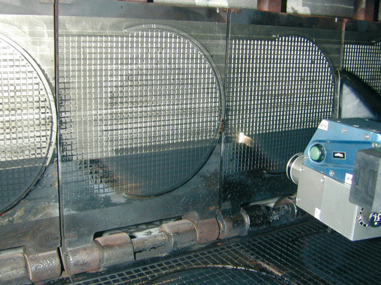 Cleaning molds - gently removing residues with cleanLASER