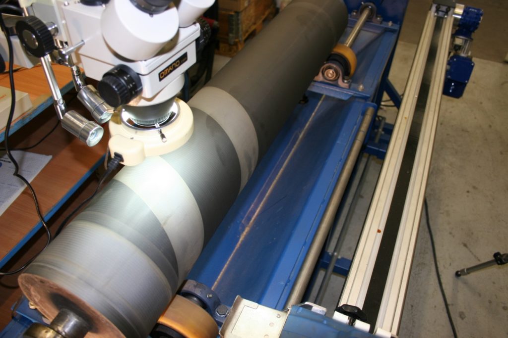 Cleaning printing machines and embossing rollers with cleanLASER